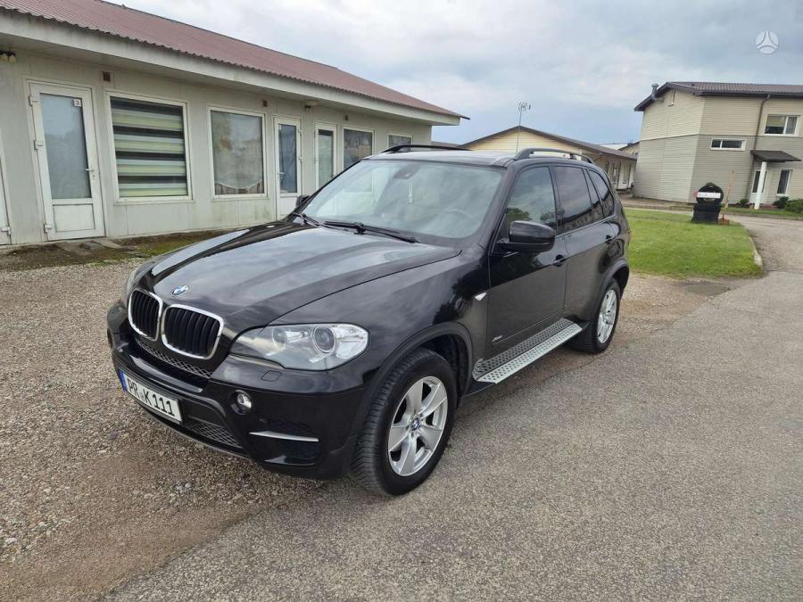 Black BMW X5 2011 in Vilnius, with an engine capacity of 2.99 L and mileage of 269 thousand km for 9500 €, photo 1 on AUTOMOTO.COM.LV