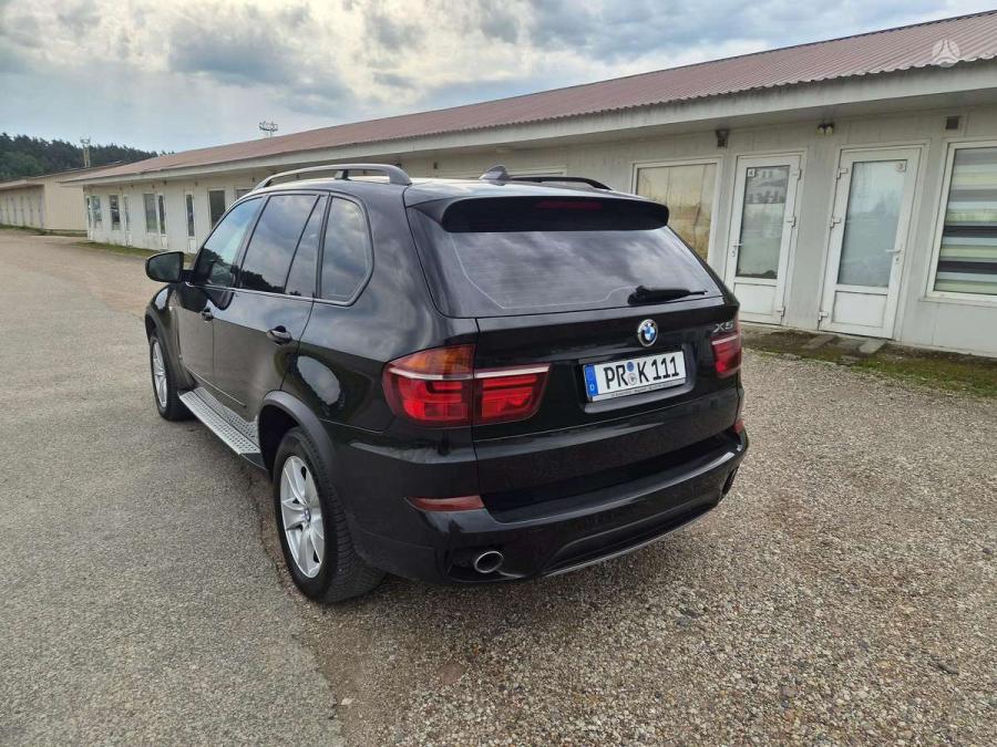 Black BMW X5 2011 in Vilnius, with an engine capacity of 2.99 L and mileage of 269 thousand km for 9500 €, photo 4 on AUTOMOTO.COM.LV