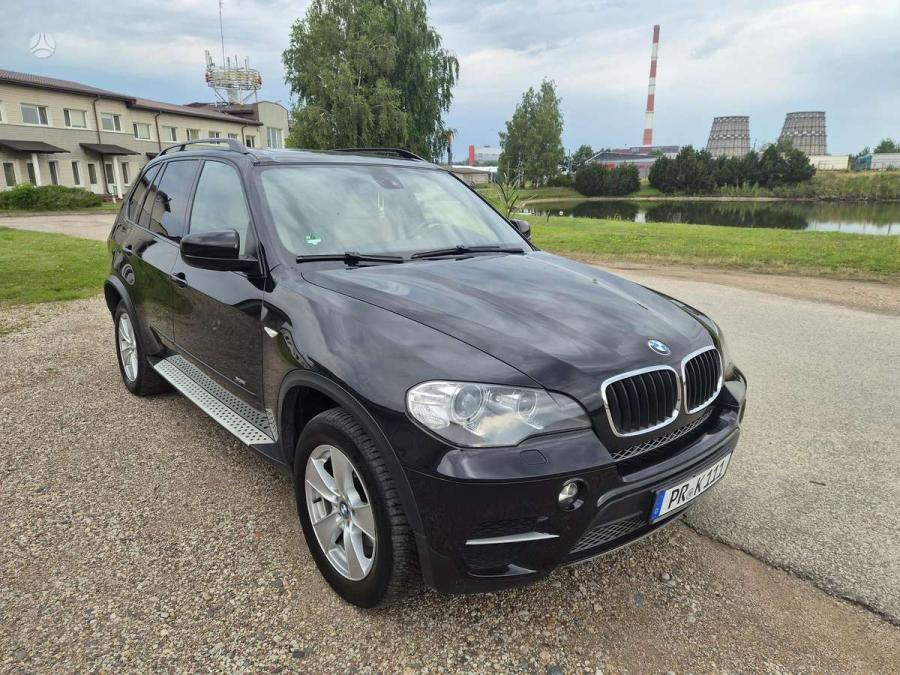 Black BMW X5 2011 in Vilnius, with an engine capacity of 2.99 L and mileage of 269 thousand km for 9500 €, photo 6 on AUTOMOTO.COM.LV