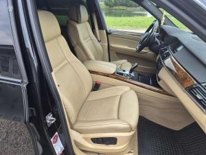 Black BMW X5 2011 in Vilnius, with an engine capacity of 2.99 L and mileage of 269 thousand km for 9500 €, photo 8 on AUTOMOTO.COM.LV