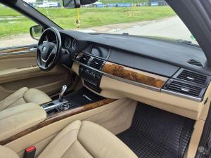 Black BMW X5 2011 in Vilnius, with an engine capacity of 2.99 L and mileage of 269 thousand km for 9500 €, photo 9 on AUTOMOTO.COM.LV