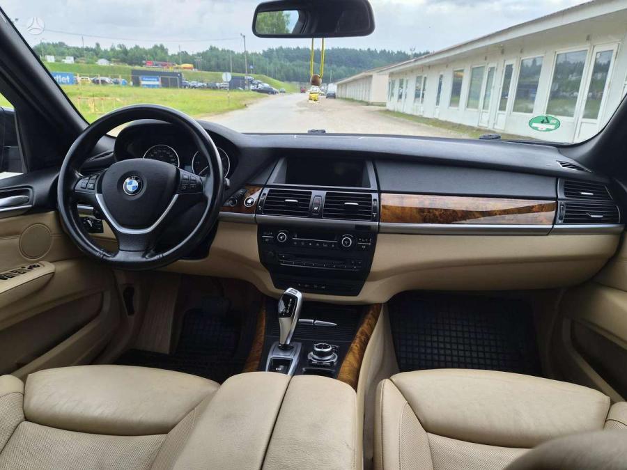 Black BMW X5 2011 in Vilnius, with an engine capacity of 2.99 L and mileage of 269 thousand km for 9500 €, photo 11 on AUTOMOTO.COM.LV