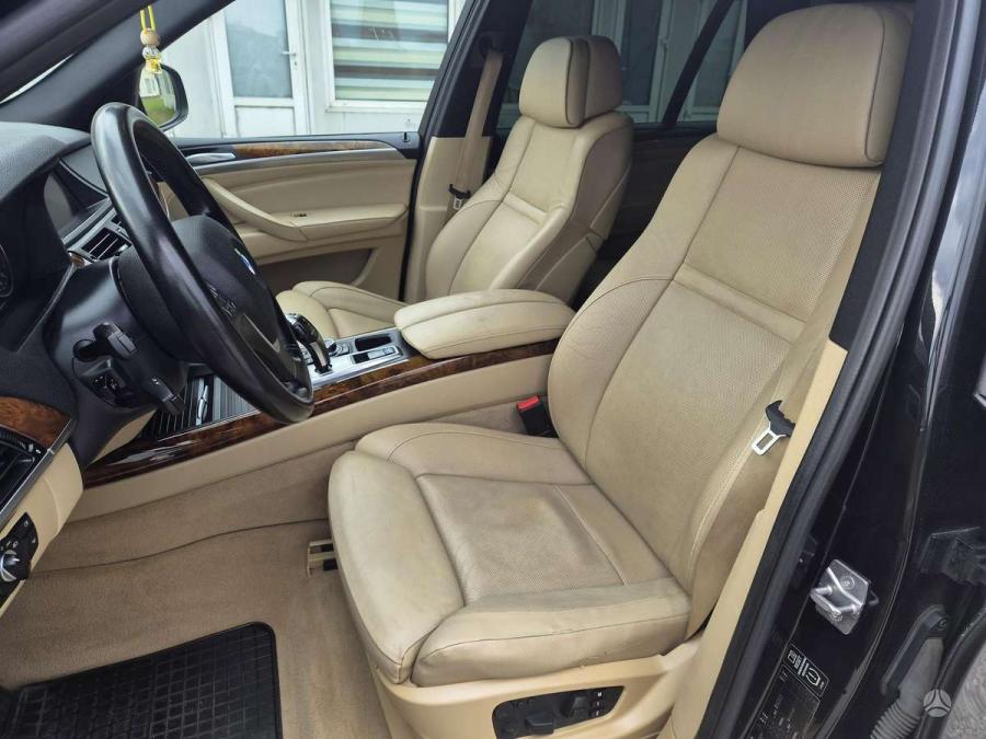 Black BMW X5 2011 in Vilnius, with an engine capacity of 2.99 L and mileage of 269 thousand km for 9500 €, photo 13 on AUTOMOTO.COM.LV
