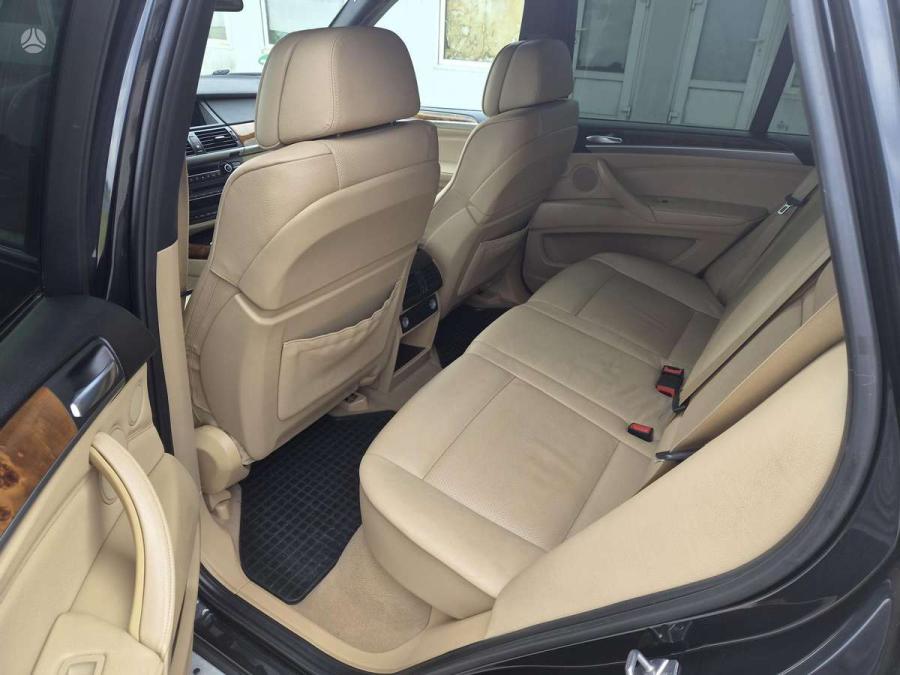 Black BMW X5 2011 in Vilnius, with an engine capacity of 2.99 L and mileage of 269 thousand km for 9500 €, photo 14 on AUTOMOTO.COM.LV