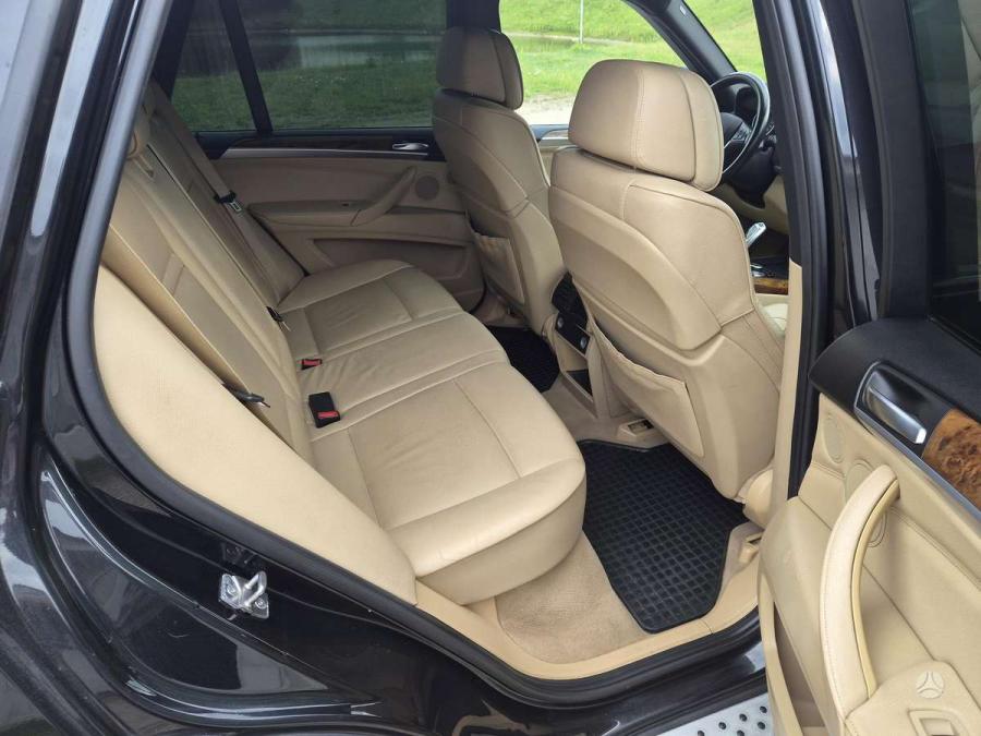 Black BMW X5 2011 in Vilnius, with an engine capacity of 2.99 L and mileage of 269 thousand km for 9500 €, photo 15 on AUTOMOTO.COM.LV