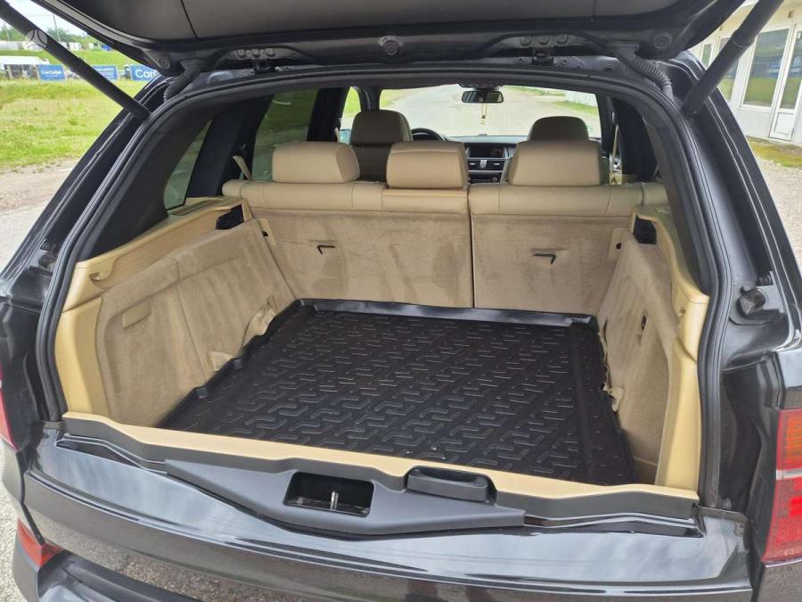 Black BMW X5 2011 in Vilnius, with an engine capacity of 2.99 L and mileage of 269 thousand km for 9500 €, photo 26 on AUTOMOTO.COM.LV