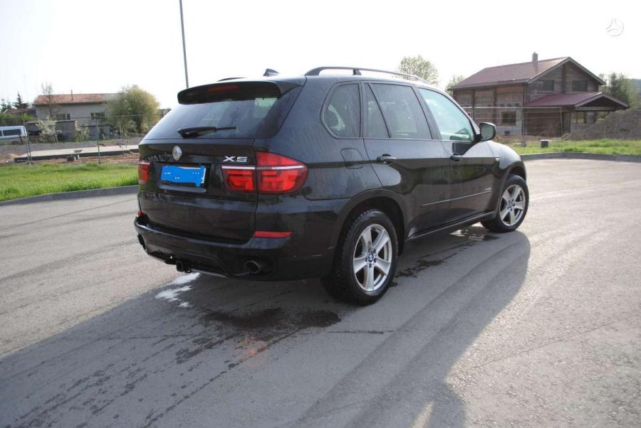 Black BMW X5 2011 in Jonava, with an engine capacity of 2.99 L and mileage of 350 thousand km for 7750 €, photo 4 on AUTOMOTO.COM.LV