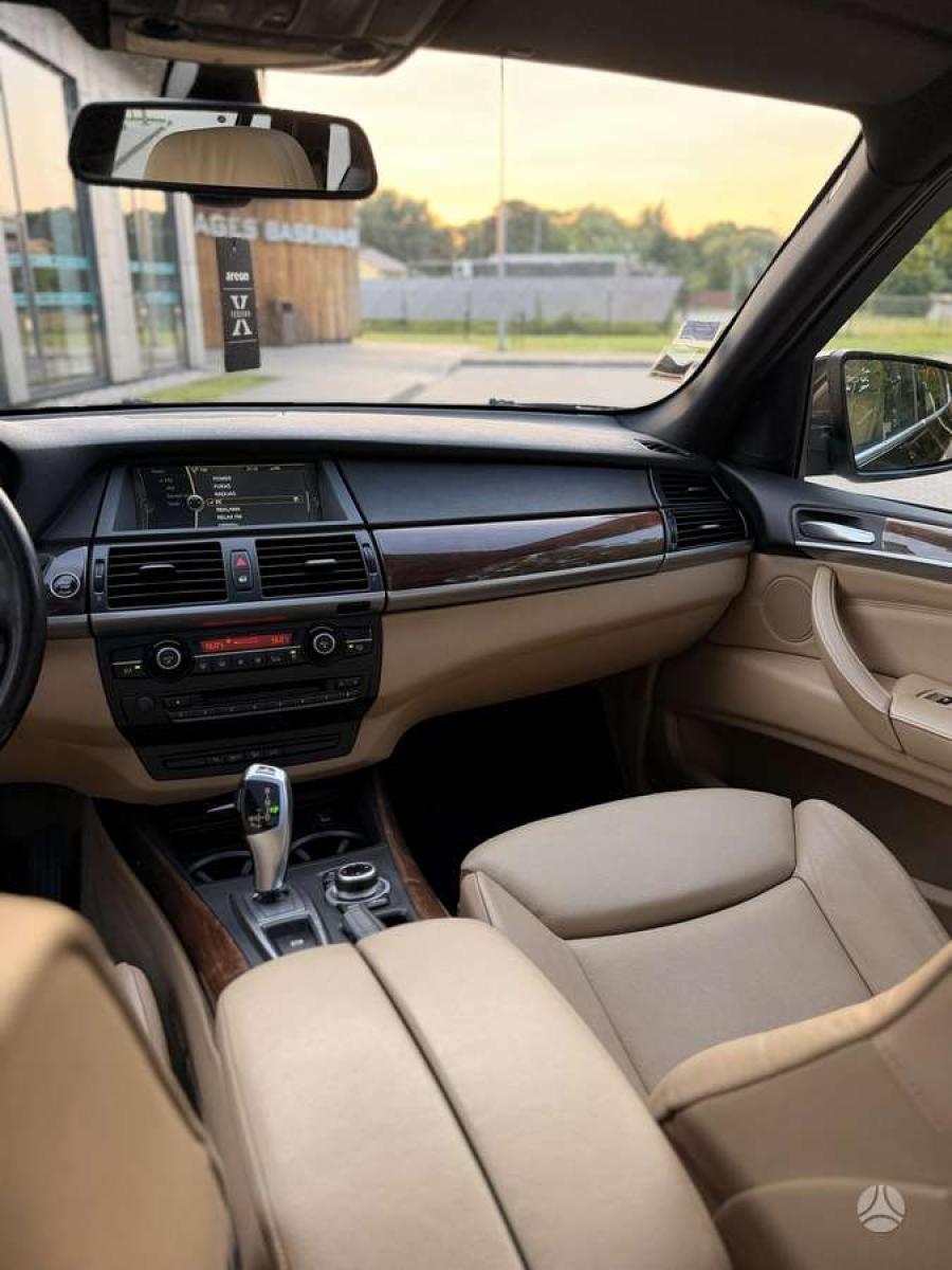 Melns BMW X5 2011 Tauragė, ar dzinēja tilpumu 2.99 L un nobraukumu 255 tūkst. km par 9400 €, foto 10 vietnē AUTOMOTO.COM.LV