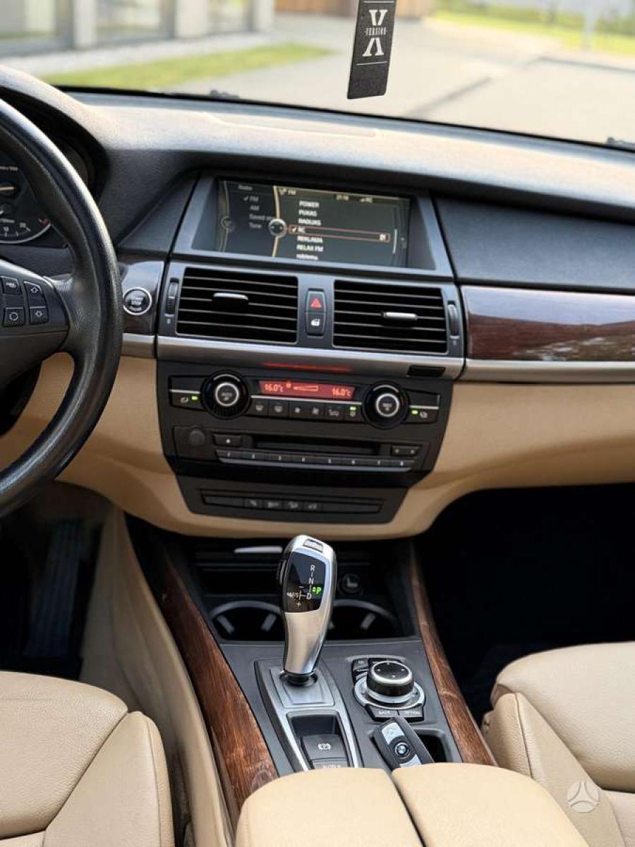 Melns BMW X5 2011 Tauragė, ar dzinēja tilpumu 2.99 L un nobraukumu 255 tūkst. km par 9400 €, foto 11 vietnē AUTOMOTO.COM.LV