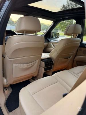 Melns BMW X5 2011 Tauragė, ar dzinēja tilpumu 2.99 L un nobraukumu 255 tūkst. km par 9400 €, foto 14 vietnē AUTOMOTO.COM.LV