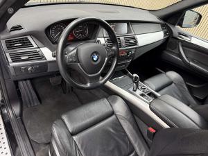 Black BMW X5 2011 in Marijampole, with an engine capacity of 2.99 L and mileage of 210 thousand km for 9950 €, photo 3 on AUTOMOTO.COM.LV