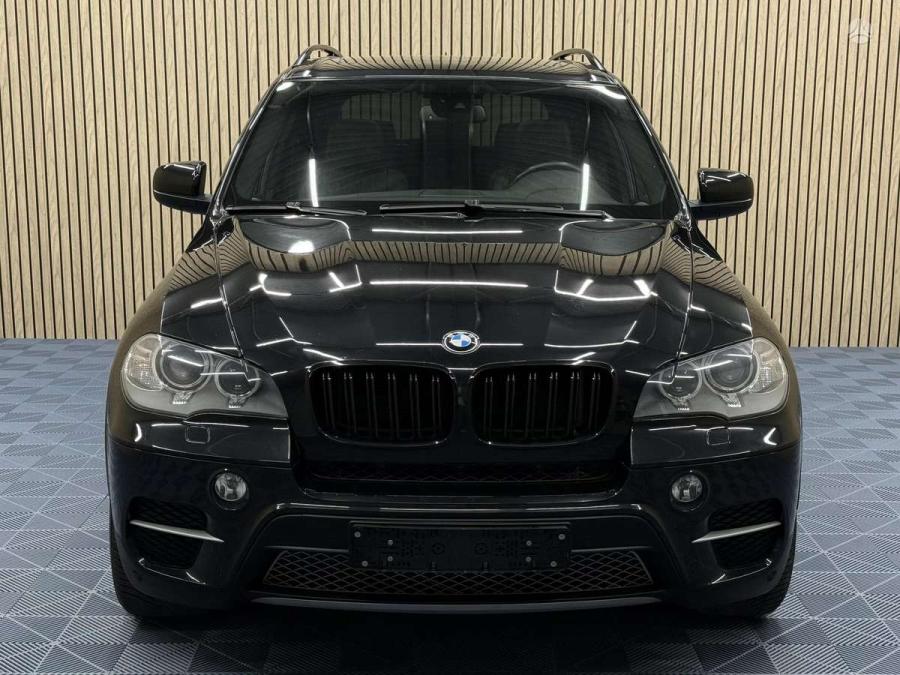 Black BMW X5 2011 in Marijampole, with an engine capacity of 2.99 L and mileage of 210 thousand km for 9950 €, photo 5 on AUTOMOTO.COM.LV