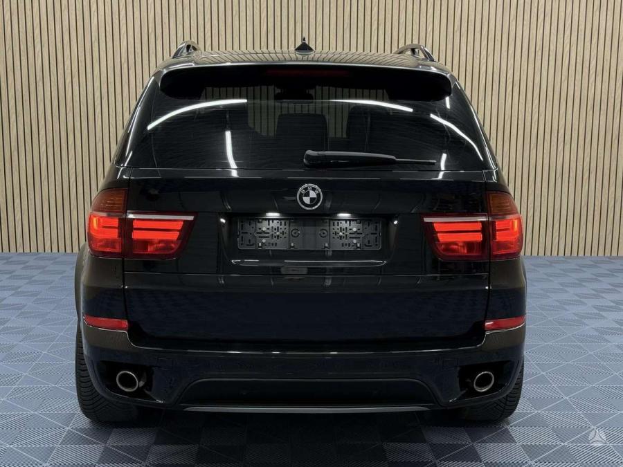 Black BMW X5 2011 in Marijampole, with an engine capacity of 2.99 L and mileage of 210 thousand km for 9950 €, photo 8 on AUTOMOTO.COM.LV