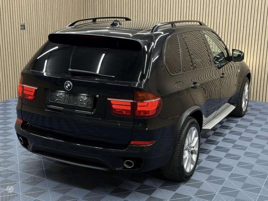 Black BMW X5 2011 in Marijampole, with an engine capacity of 2.99 L and mileage of 210 thousand km for 9950 €, photo 13 on AUTOMOTO.COM.LV