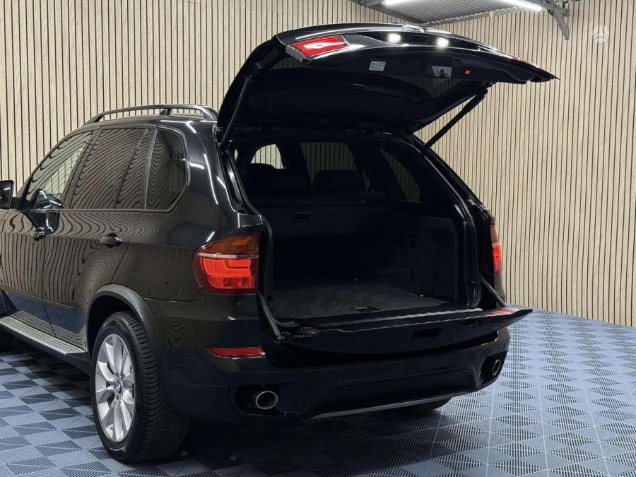Black BMW X5 2011 in Marijampole, with an engine capacity of 2.99 L and mileage of 210 thousand km for 9950 €, photo 14 on AUTOMOTO.COM.LV