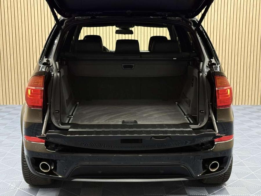Black BMW X5 2011 in Marijampole, with an engine capacity of 2.99 L and mileage of 210 thousand km for 9950 €, photo 15 on AUTOMOTO.COM.LV
