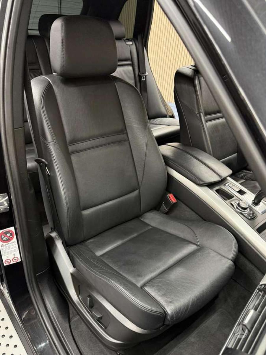 Black BMW X5 2011 in Marijampole, with an engine capacity of 2.99 L and mileage of 210 thousand km for 9950 €, photo 18 on AUTOMOTO.COM.LV