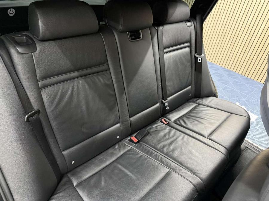 Black BMW X5 2011 in Marijampole, with an engine capacity of 2.99 L and mileage of 210 thousand km for 9950 €, photo 19 on AUTOMOTO.COM.LV