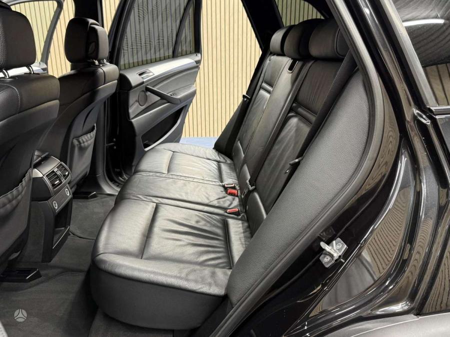 Black BMW X5 2011 in Marijampole, with an engine capacity of 2.99 L and mileage of 210 thousand km for 9950 €, photo 20 on AUTOMOTO.COM.LV