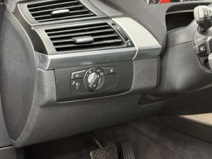 Black BMW X5 2011 in Marijampole, with an engine capacity of 2.99 L and mileage of 210 thousand km for 9950 €, photo 27 on AUTOMOTO.COM.LV