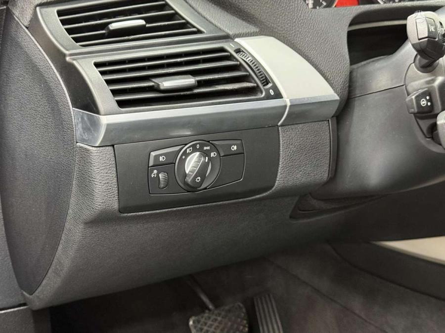 Black BMW X5 2011 in Marijampole, with an engine capacity of 2.99 L and mileage of 210 thousand km for 9950 €, photo 27 on AUTOMOTO.COM.LV