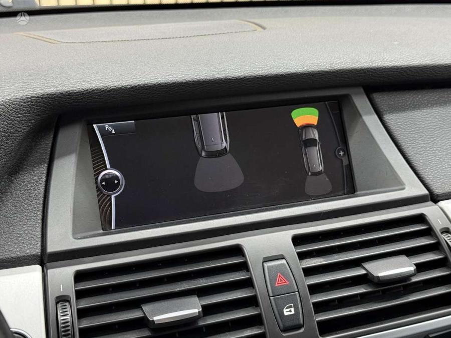 Black BMW X5 2011 in Marijampole, with an engine capacity of 2.99 L and mileage of 210 thousand km for 9950 €, photo 31 on AUTOMOTO.COM.LV