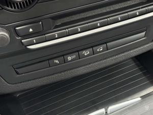 Black BMW X5 2011 in Marijampole, with an engine capacity of 2.99 L and mileage of 210 thousand km for 9950 €, photo 33 on AUTOMOTO.COM.LV