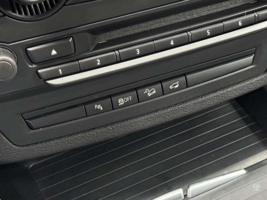Black BMW X5 2011 in Marijampole, with an engine capacity of 2.99 L and mileage of 210 thousand km for 9950 €, photo 33 on AUTOMOTO.COM.LV