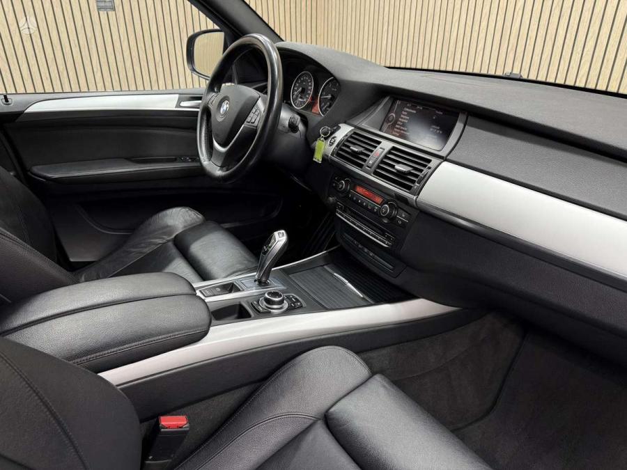 Black BMW X5 2011 in Marijampole, with an engine capacity of 2.99 L and mileage of 210 thousand km for 9950 €, photo 35 on AUTOMOTO.COM.LV