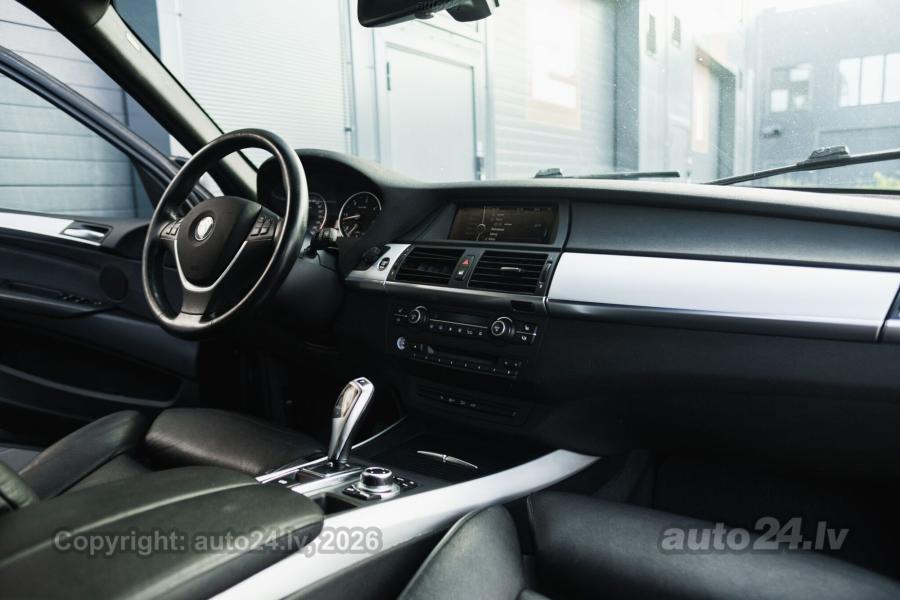 Black BMW X5 2011 in Tallinn, with an engine capacity of 3.00 L and mileage of 393 thousand km for 7990 €, photo 11 on AUTOMOTO.COM.LV