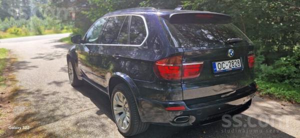 Black BMW X5 2011 in Riga, with an engine capacity of 3.00 L and mileage of 265 thousand km for 14500 €, photo 7 on AUTOMOTO.COM.LV