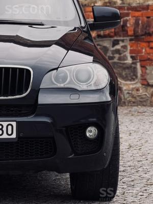 Black BMW X5 2011 in Ventspils, with an engine capacity of 3.00 L and mileage of 385 thousand km for 9500 €, photo  on AUTOMOTO.COM.LV