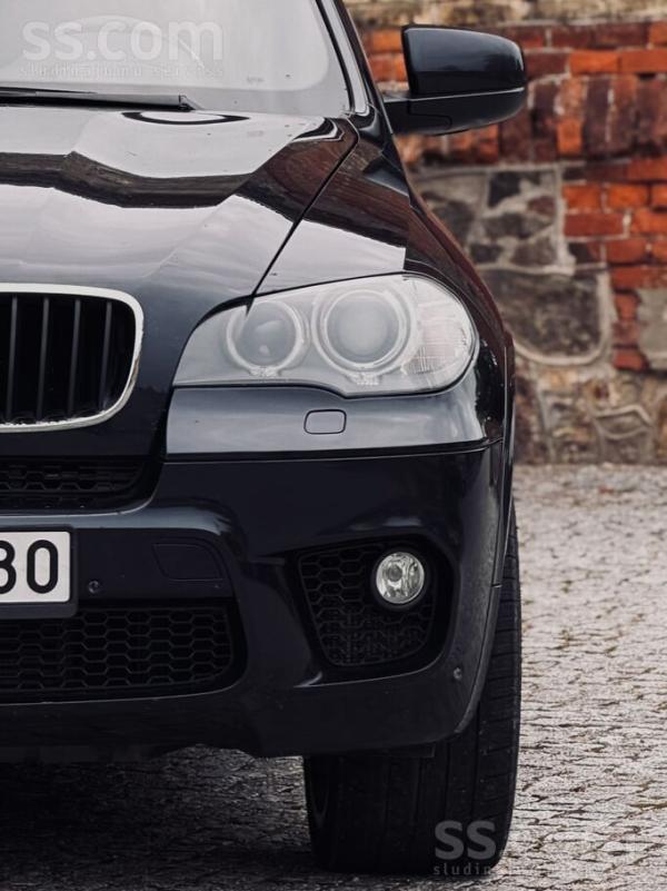 Melns BMW X5 2011 Ventspils, ar dzinēja tilpumu 3.00 L un nobraukumu 385 tūkst. km par 9500 €, foto 1 vietnē AUTOMOTO.COM.LV