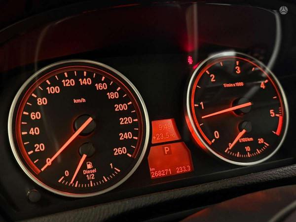 Black BMW X5 2011 in Marijampole, with an engine capacity of 2.99 L and mileage of 268 thousand km for 10999 €, photo 4 on AUTOMOTO.COM.LV