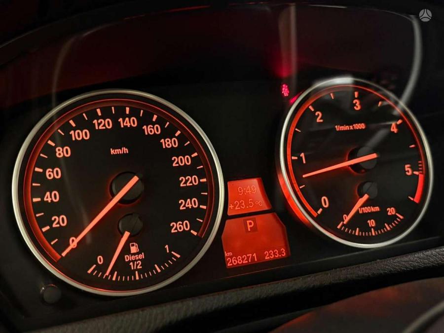 Black BMW X5 2011 in Marijampole, with an engine capacity of 2.99 L and mileage of 268 thousand km for 10999 €, photo 5 on AUTOMOTO.COM.LV