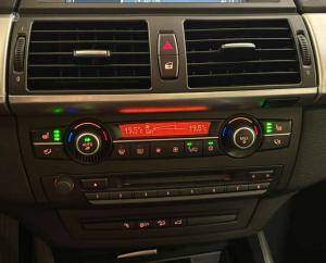 Black BMW X5 2011 in Marijampole, with an engine capacity of 2.99 L and mileage of 268 thousand km for 10999 €, photo 9 on AUTOMOTO.COM.LV