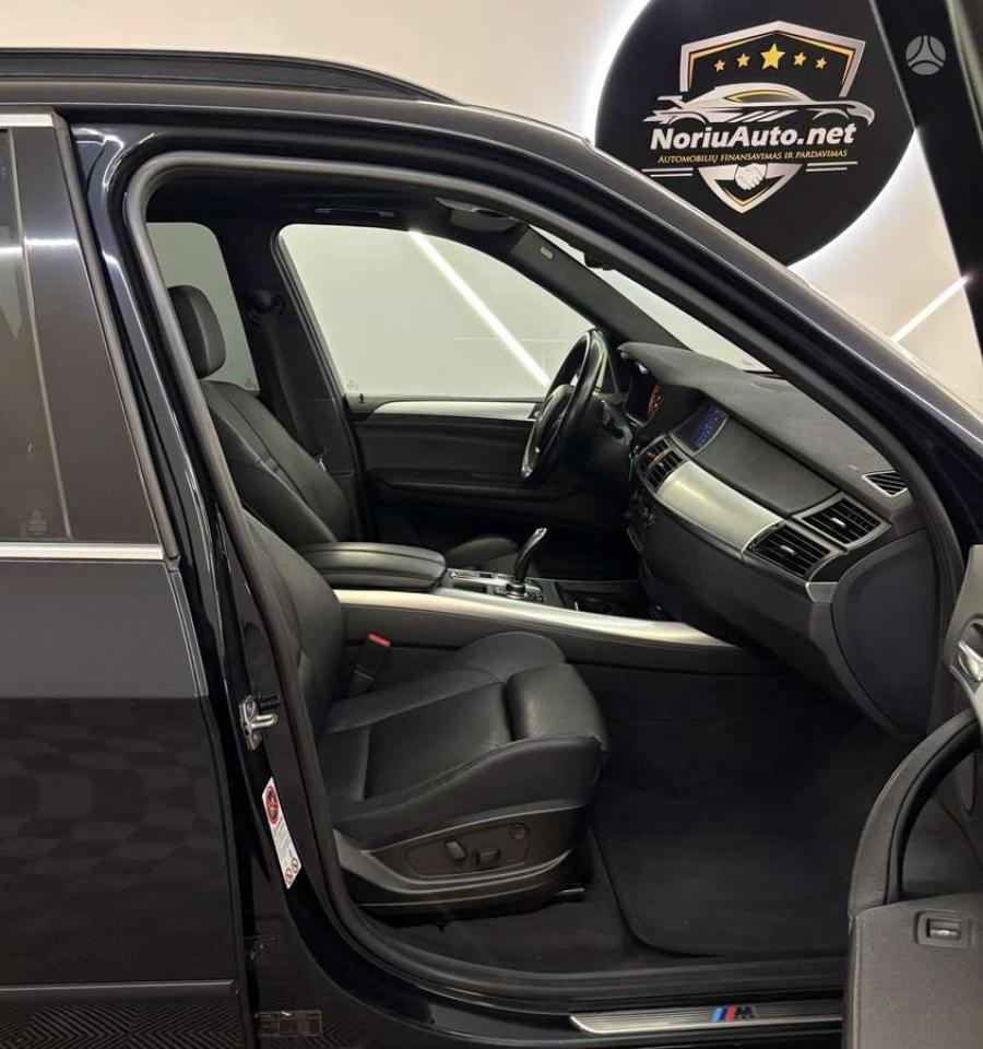 Black BMW X5 2011 in Marijampole, with an engine capacity of 2.99 L and mileage of 268 thousand km for 10999 €, photo 13 on AUTOMOTO.COM.LV