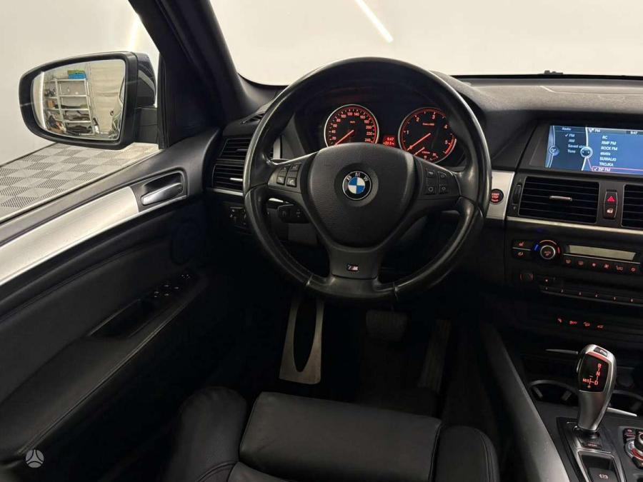 Black BMW X5 2011 in Marijampole, with an engine capacity of 2.99 L and mileage of 268 thousand km for 10999 €, photo 15 on AUTOMOTO.COM.LV