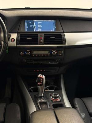 Black BMW X5 2011 in Marijampole, with an engine capacity of 2.99 L and mileage of 268 thousand km for 10999 €, photo 17 on AUTOMOTO.COM.LV