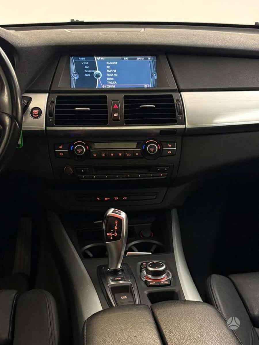 Black BMW X5 2011 in Marijampole, with an engine capacity of 2.99 L and mileage of 268 thousand km for 10999 €, photo 17 on AUTOMOTO.COM.LV