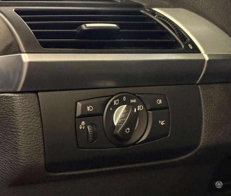 Black BMW X5 2011 in Marijampole, with an engine capacity of 2.99 L and mileage of 268 thousand km for 10999 €, photo 24 on AUTOMOTO.COM.LV