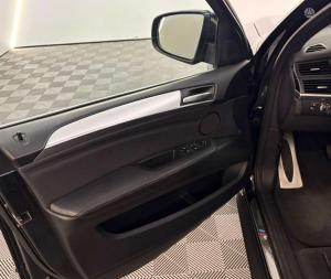 Black BMW X5 2011 in Marijampole, with an engine capacity of 2.99 L and mileage of 268 thousand km for 10999 €, photo 25 on AUTOMOTO.COM.LV