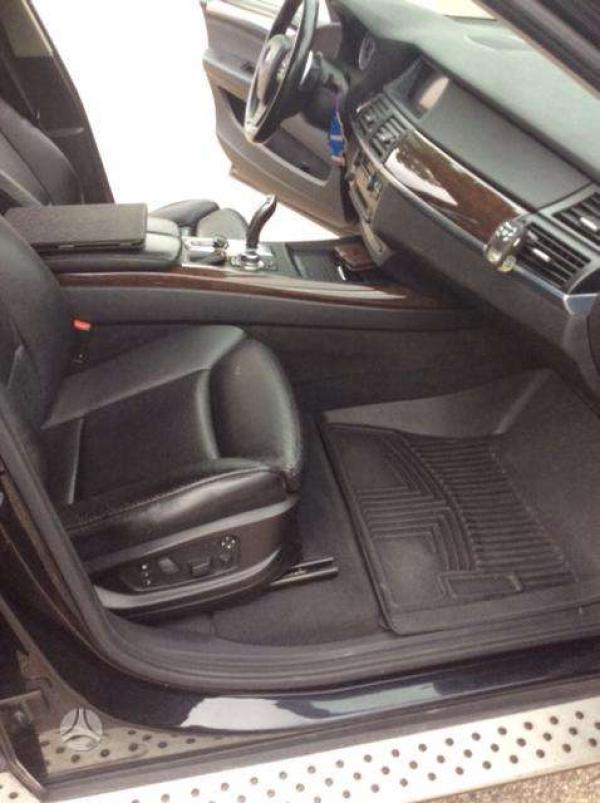 Black BMW X5 2011 in Alytus, with an engine capacity of 3.00 L and mileage of 166 thousand km for 11300 €, photo 4 on AUTOMOTO.COM.LV