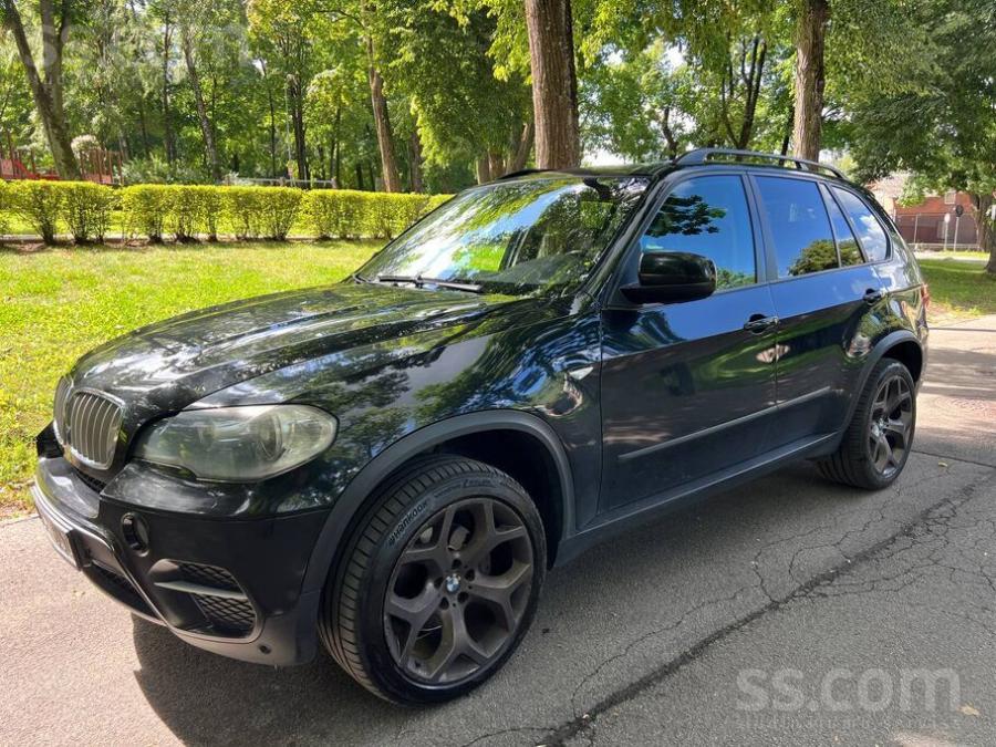 Black BMW X5 2011 in Riga, with an engine capacity of 3.00 L and mileage of 344 thousand km for 9450 €, photo 3 on AUTOMOTO.COM.LV