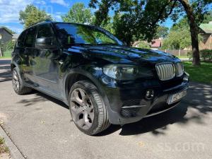 Black BMW X5 2011 in Riga, with an engine capacity of 3.00 L and mileage of 344 thousand km for 9450 €, photo 6 on AUTOMOTO.COM.LV