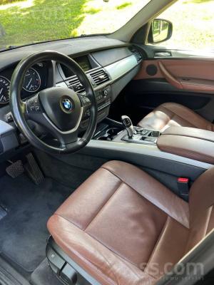 Black BMW X5 2011 in Riga, with an engine capacity of 3.00 L and mileage of 344 thousand km for 9450 €, photo 7 on AUTOMOTO.COM.LV