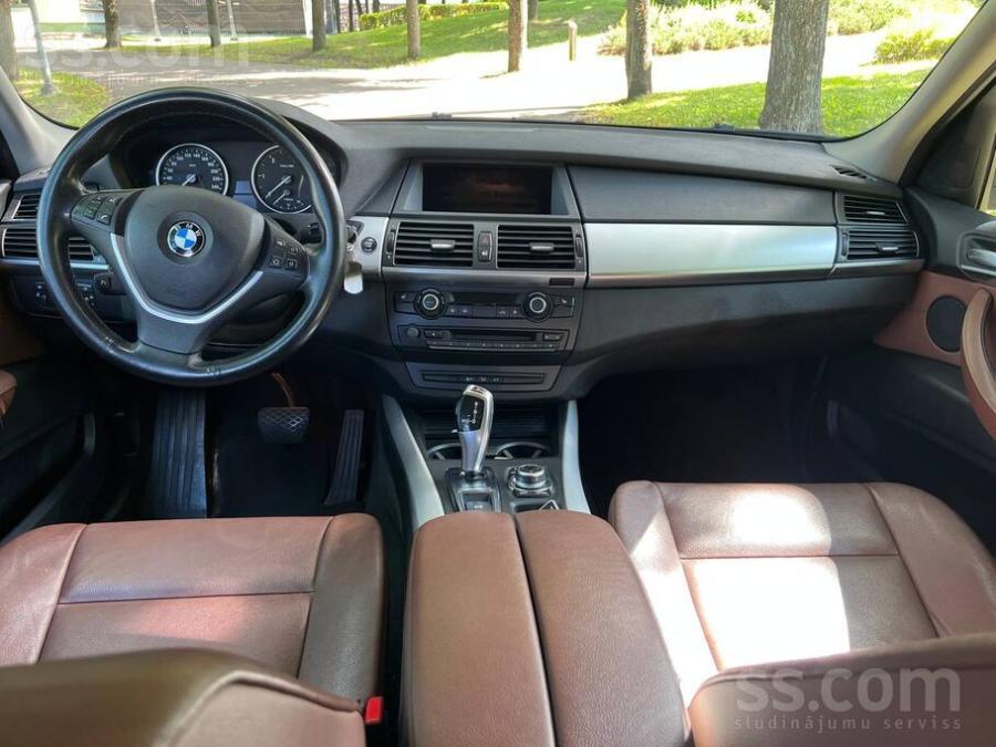Black BMW X5 2011 in Riga, with an engine capacity of 3.00 L and mileage of 344 thousand km for 9450 €, photo 11 on AUTOMOTO.COM.LV