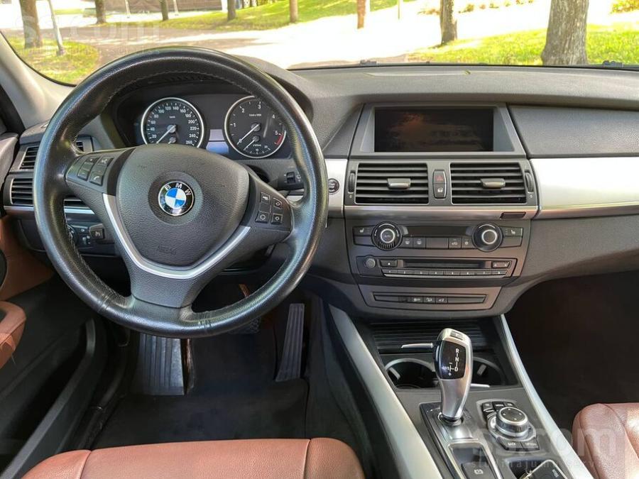 Black BMW X5 2011 in Riga, with an engine capacity of 3.00 L and mileage of 344 thousand km for 9450 €, photo 12 on AUTOMOTO.COM.LV