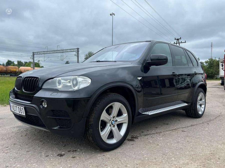 Melns BMW X5 2011 Šauļi, ar dzinēja tilpumu 2.99 L un nobraukumu 313 tūkst. km par 10450 €, foto 1 vietnē AUTOMOTO.COM.LV