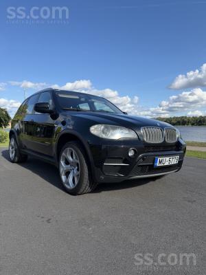 Melns BMW X5 2011 Aizkraukle, ar dzinēja tilpumu 4.00 L un nobraukumu 284 tūkst. km par 10300 €, foto 3 vietnē AUTOMOTO.COM.LV